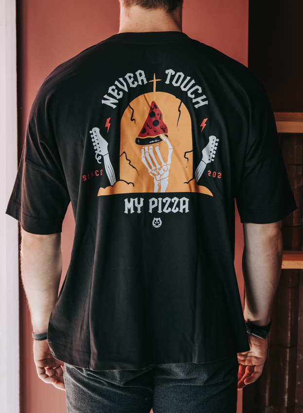 Never touch my pizza | Noir – Lupo Pizza Pau